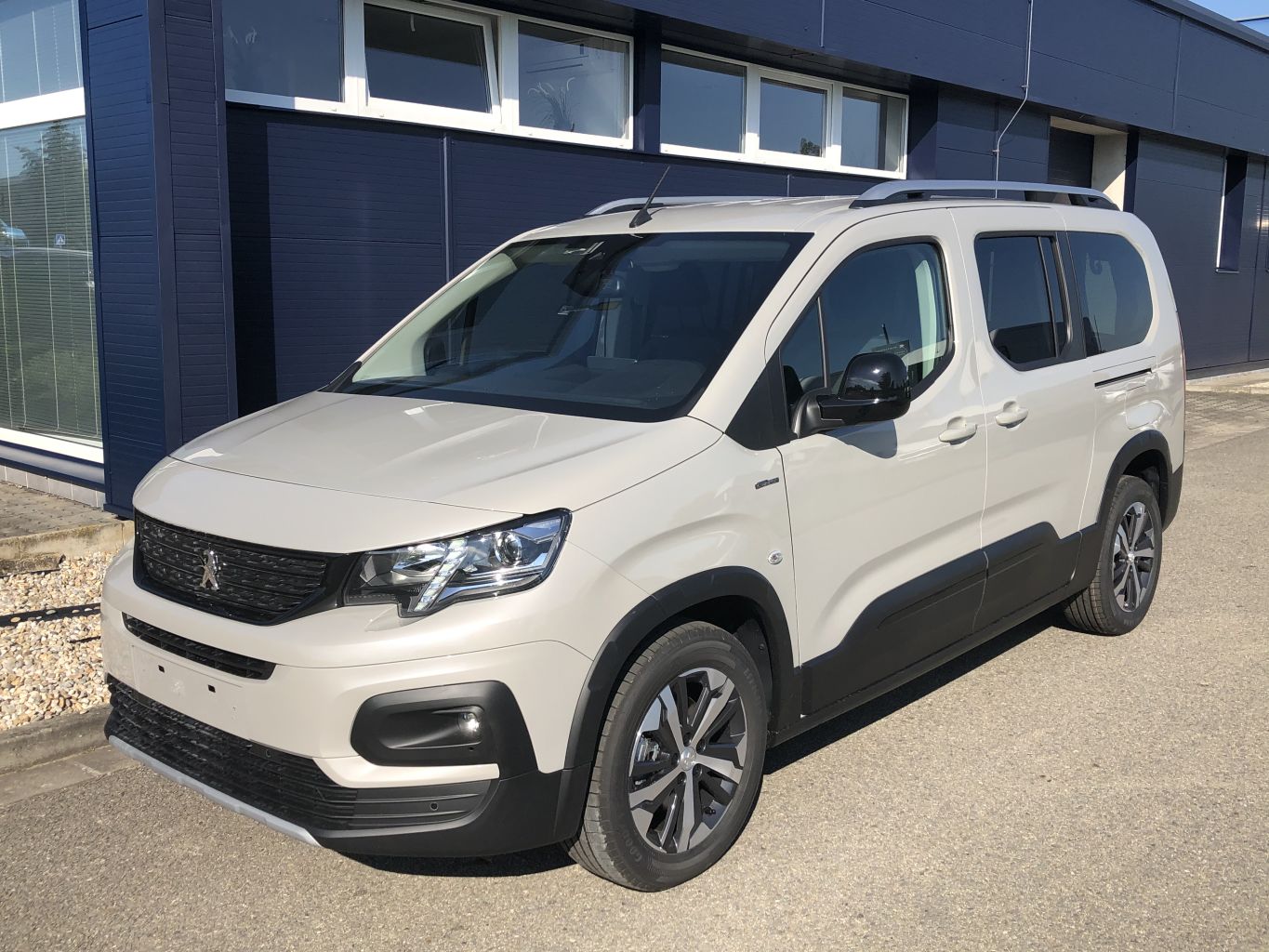 Nový Peugeot Rifter LONG GT Line 1.5 BlueHDi 130 S&S MAN6 591 500 Kč ...